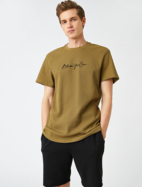 Koton Erkek Relax Fit İşlemeli Tişört Koton Erkek Relax Fit İşlemeli Tişört