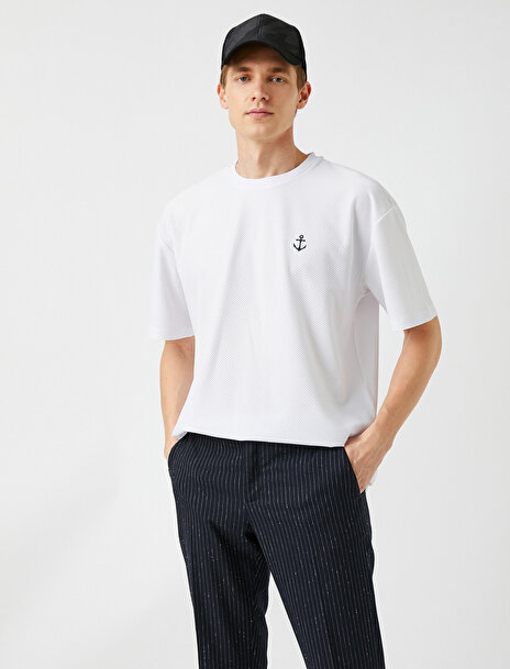 Koton Erkek Çapa İşlemeli Tişört Koton Erkek Çapa İşlemeli Tişört