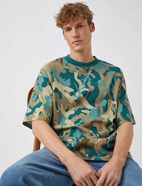 Koton Erkek Oversize Kamuflaj Tişört