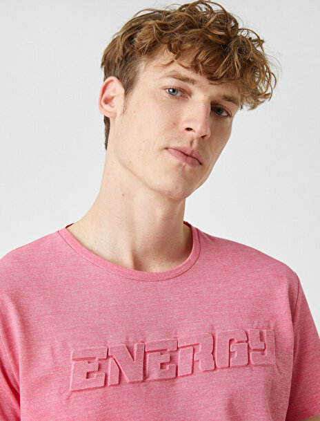 Koton Erkek Slim Fit Kabartma Baskılı Tişört