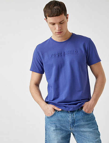Koton Erkek Slim Fit Kabartma Baskılı Tişört