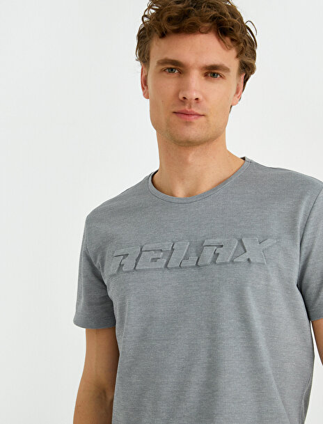 Koton Erkek Slim Fit Kabartma Baskılı Tişört