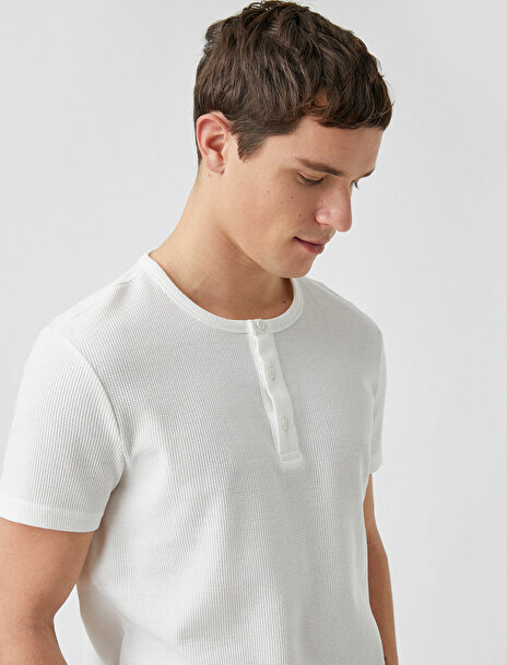 Koton Erkek Yakası Düğmeli Pike Basic T-Shirt