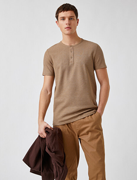 Koton Erkek Yakası Düğmeli Pike Basic T-Shirt