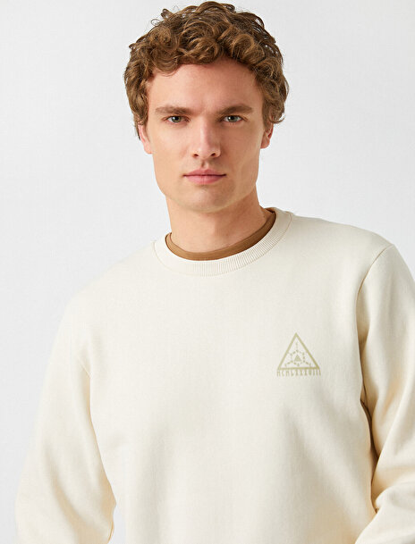 Koton Erkek Minimal İşlemeli Sweatshirt Koton Erkek Minimal İşlemeli Sweatshirt