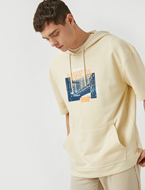 Koton Erkek Baskılı Kısa Kollu Kapüşonlu Sweatshirt Koton Erkek Baskılı Kısa Kollu Kapüşonlu Sweatshirt