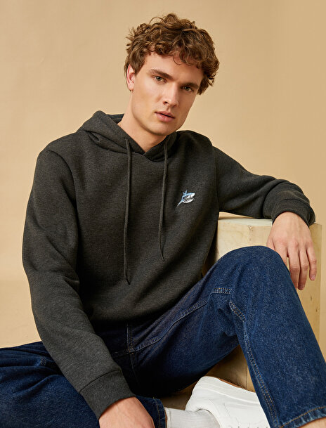 Koton Erkek Köpek Balığı İşlemeli Kapşonlu Sweatshirt Koton Erkek Köpek Balığı İşlemeli Kapşonlu Sweatshirt