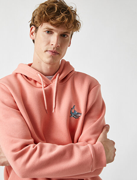 Koton Erkek Köpek Balığı İşlemeli Kapşonlu Sweatshirt Koton Erkek Köpek Balığı İşlemeli Kapşonlu Sweatshirt