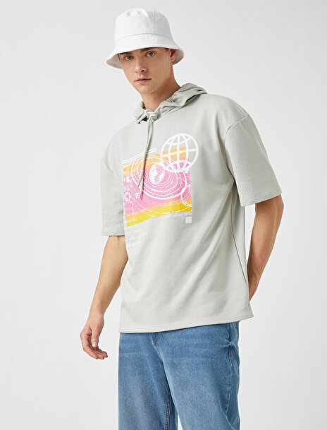 Koton Erkek Baskılı Kısa Kollu Kapüşonlu Sweatshirt Koton Erkek Baskılı Kısa Kollu Kapüşonlu Sweatshirt