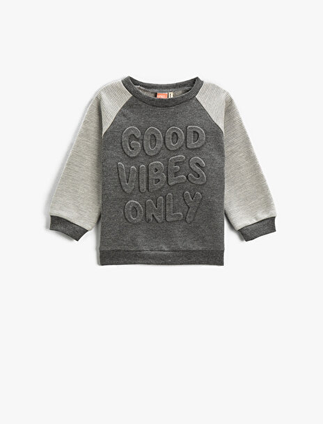 Koton Erkek Çocuk Bisiklet Yaka Blok Renkli Sweatshirt Kabartmalı Koton Erkek Çocuk Bisiklet Yaka Blok Renkli Sweatshirt Kabartmalı