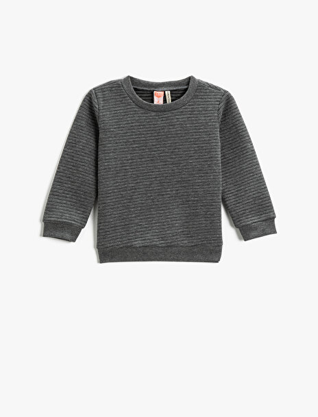 Koton Erkek Çocuk Dokulu Basic Sweatshirt Bisiklet Yaka Uzun Kollu Koton Erkek Çocuk Dokulu Basic Sweatshirt Bisiklet Yaka Uzun Kollu
