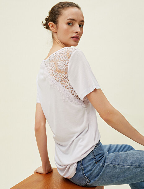 Koton Kadın Kısa Kollu Dantel Detaylı Tişört Koton Kadın Kısa Kollu Dantel Detaylı Tişört