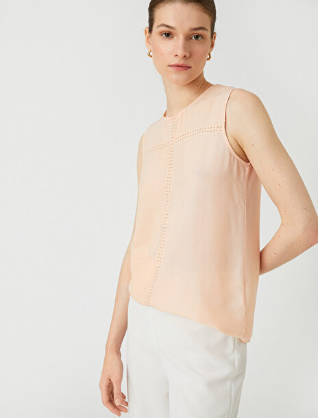 Koton Kadın Kolsuz Bluz Bisiklet Yaka Zımba Detaylı