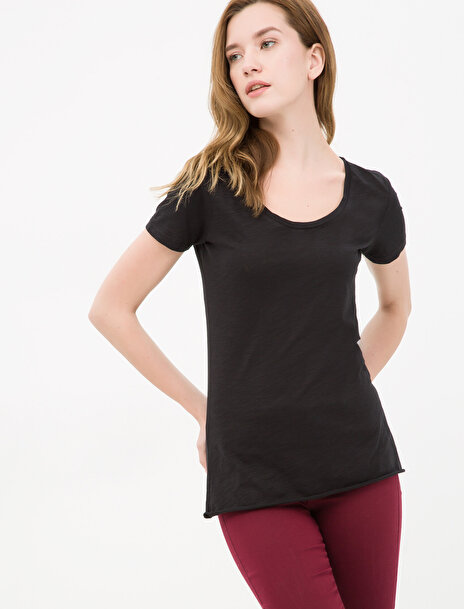 Koton Kadın Oyuk Yaka T-Shirt