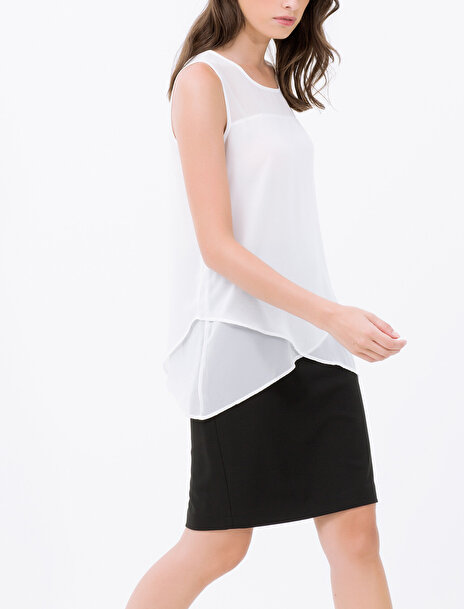 Koton Kadın Oyuk Yaka Kolsuz Bluz