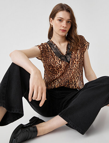 Koton Kadın Leopar Desenli Bluz Kısa Kollu Dantelli