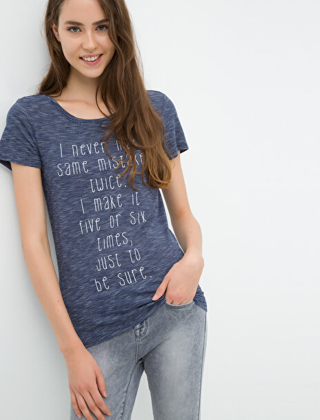 Koton Kadın Oyuk Yaka Baskılı T-Shirt