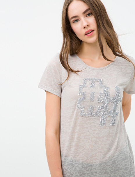 Koton Kadın Oyuk Yaka Baskılı T-Shirt