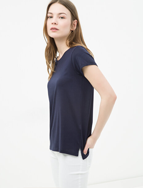 Koton Kadın Oyuk Yaka T-Shirt