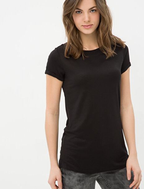 Koton Kadın Oyuk Yaka T-Shirt