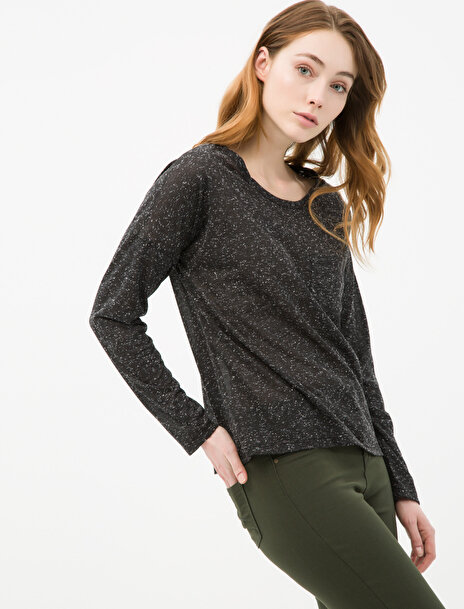 Koton Kadın Oyuk Yaka T-Shirt