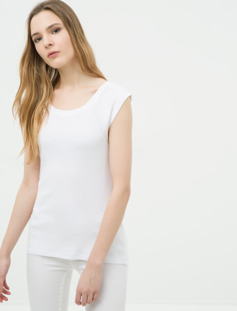 Koton Kadın Oyuk Yaka T-Shirt