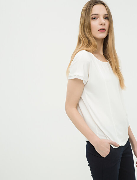 Koton Kadın Oyuk Yaka T-Shirt