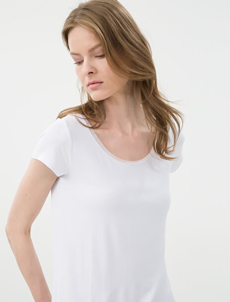 Koton Kadın Oyuk Yaka T-Shirt