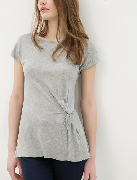 Koton Kadın Oyuk Yaka T-Shirt