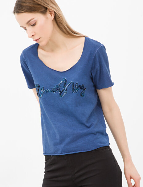 Koton Kadın Oyuk Yaka T-Shirt