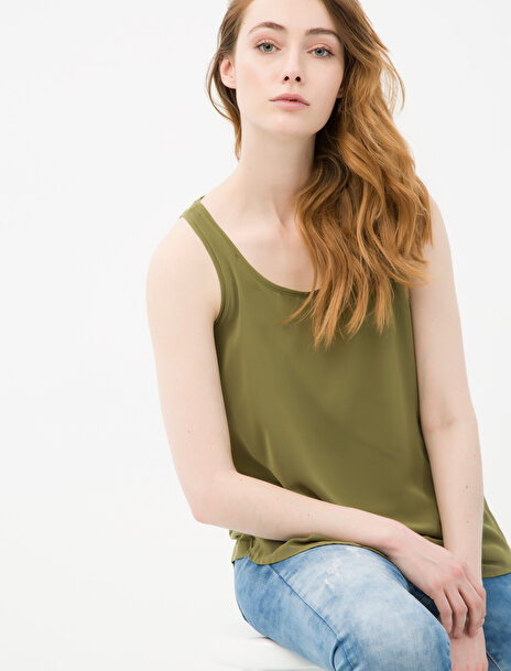 Koton Kadın Oyuk Yaka Atlet