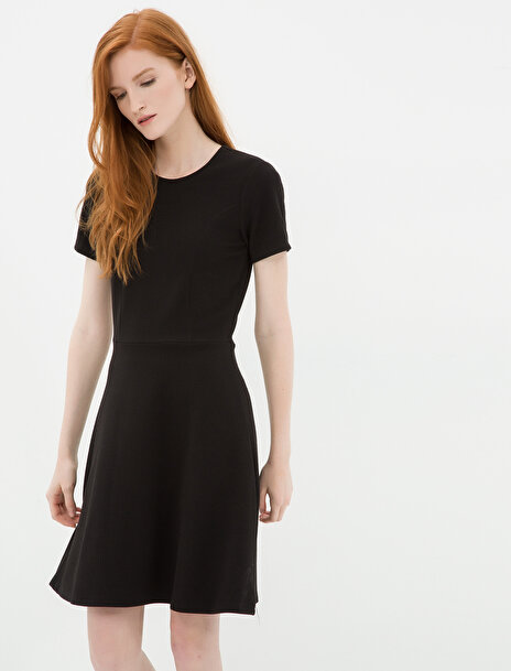 Koton Kadın Oyuk Yaka Elbise Koton Kadın Oyuk Yaka Elbise