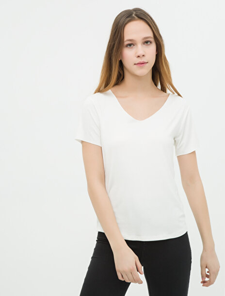 Koton Kadın Oyuk Yaka T-Shirt