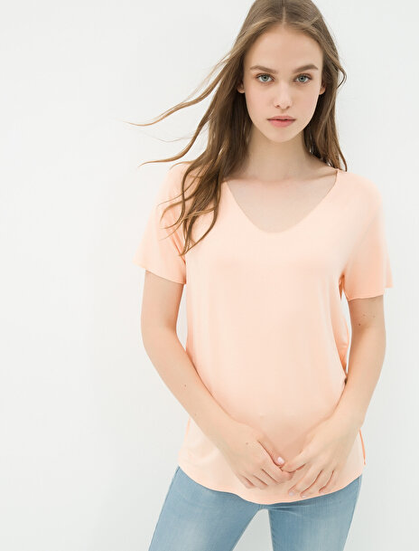 Koton Kadın Oyuk Yaka T-Shirt