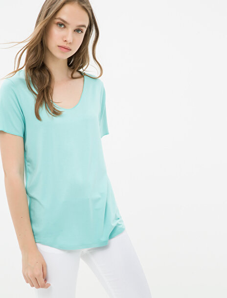 Koton Kadın Oyuk Yaka T-Shirt
