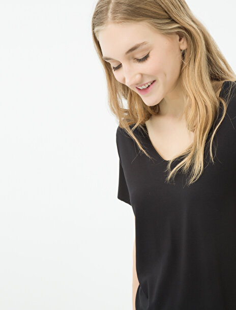 Koton Kadın Oyuk Yaka T-Shirt