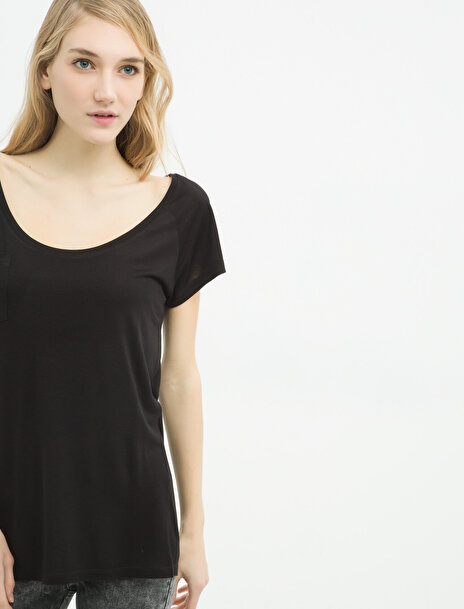 Koton Kadın Oyuk Yaka T-Shirt
