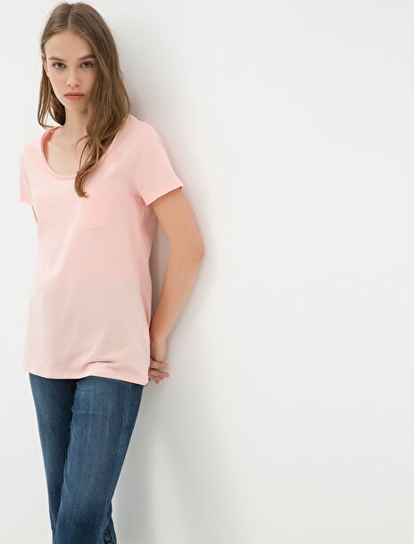 Koton Kadın Oyuk Yaka T-Shirt
