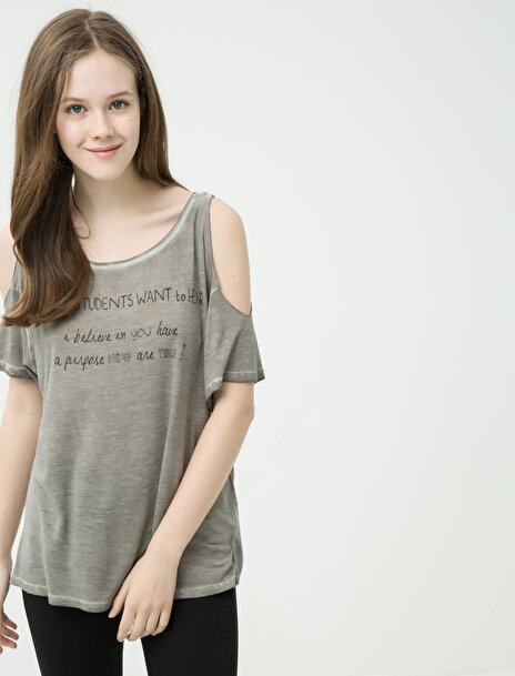 Koton Kadın Oyuk Yaka T-Shirt