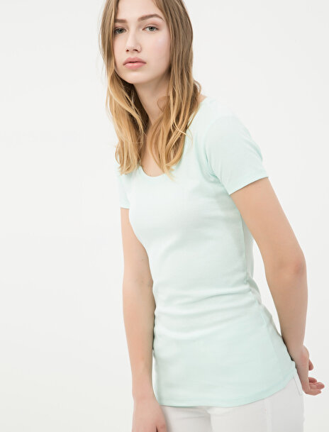 Koton Kadın Oyuk Yaka T-Shirt