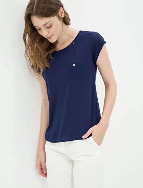 Koton Kadın Oyuk Yaka T-Shirt