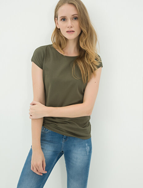 Koton Kadın Oyuk Yaka T-Shirt