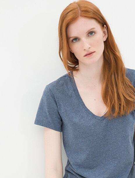 Koton Kadın Oyuk Yaka T-Shirt