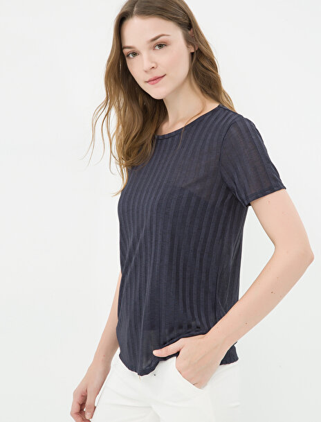 Koton Kadın Oyuk Yaka T-Shirt