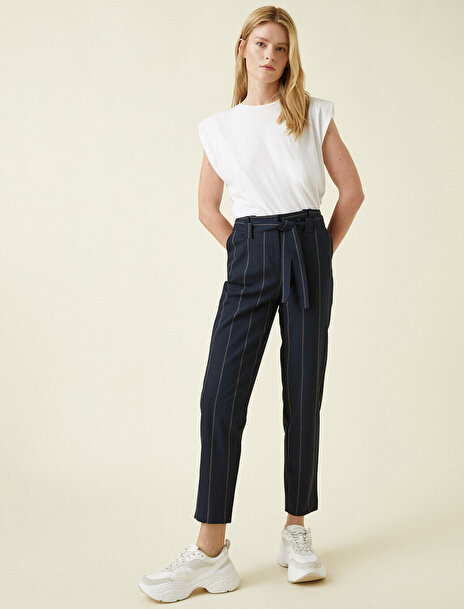 Koton Kadın Kemerli Çizgili Pantolon