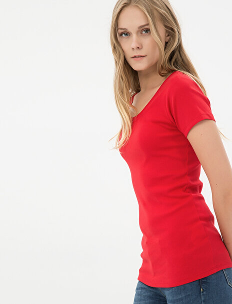 Koton Kadın Oyuk Yaka T-Shirt