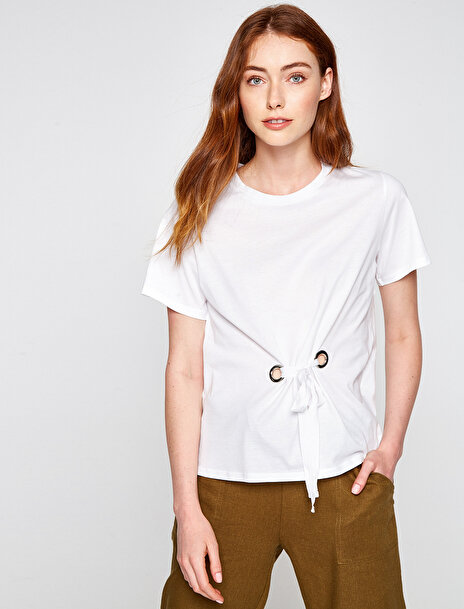 Koton Kadın Bağcık Detaylı T-Shirt Koton Kadın Bağcık Detaylı T-Shirt