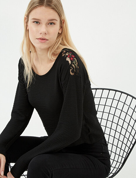 Koton Kadın Omuz Detaylı Tshirt