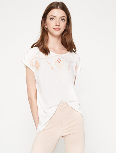 Koton Kadın Nakışlı Bluz