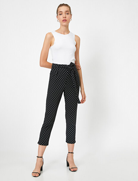 Koton Kadın Kuşak Detaylı Slim Fit Puantiye Desenli Pantolon